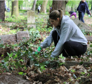 Students, Faculty, Staff Head Out on Holocaust Studies Service-Learning ...
