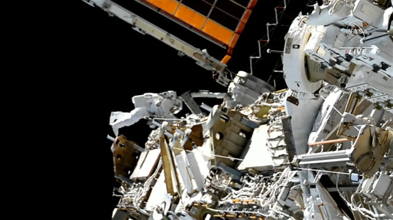 Cassada, ’95, makes his first spacewalk from Space Station – Albion College